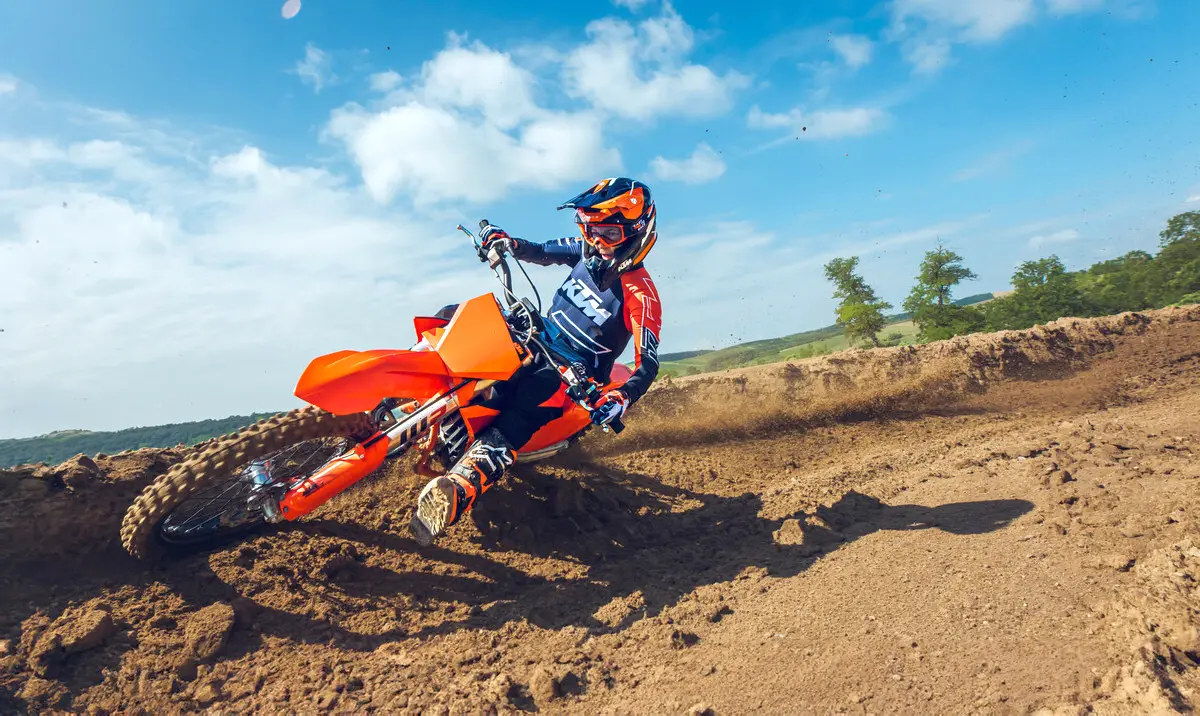 KTM 85 SX 2025: Das ultimative 85-cm³ Motocross-Bike - ktmschnellversand.de