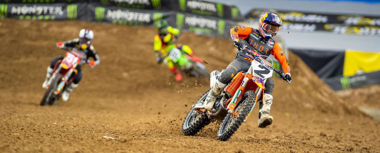 Cooper Webb schenkt dem KTM RedBull Racing Team den ersten Sieg